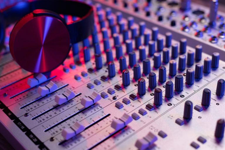 Qu’est-ce que le sound design ? | Agence 33 degrés